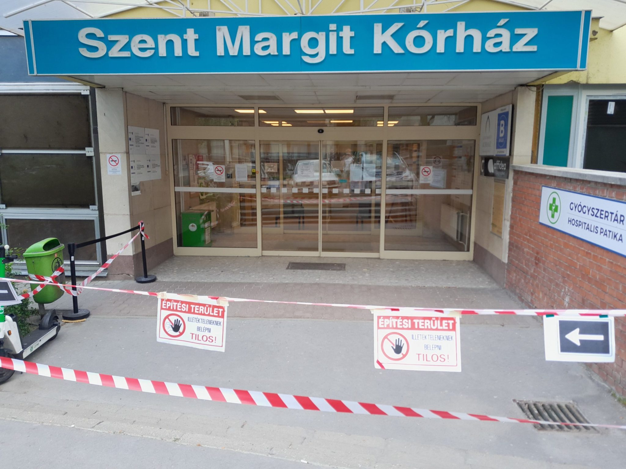 Megváltozik a Kórház főbejáratánál a gyalogos forgalom – Budapesti ...